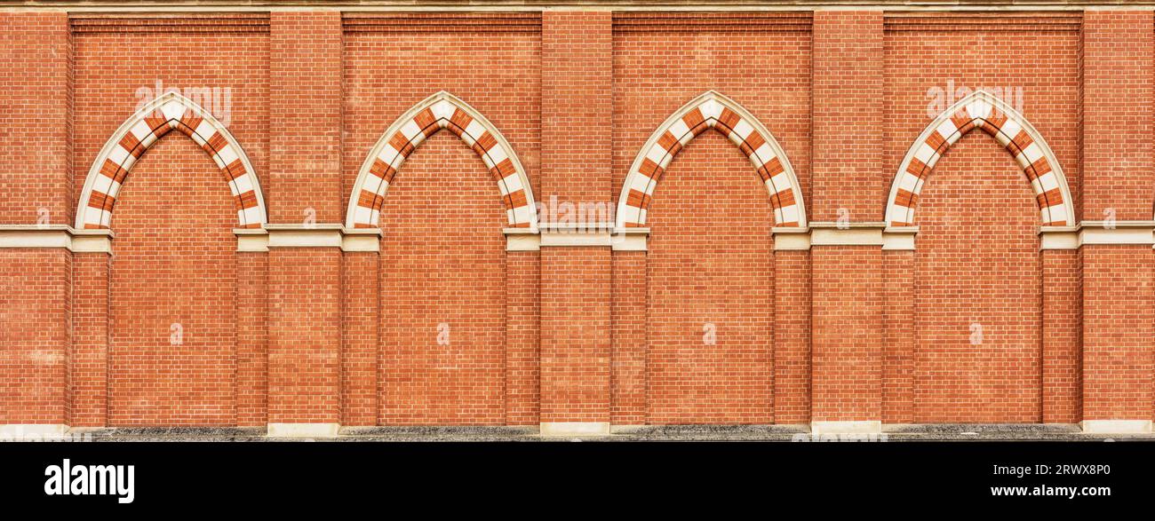 Victorian brick arches hi-res stock photography and images - Alamy