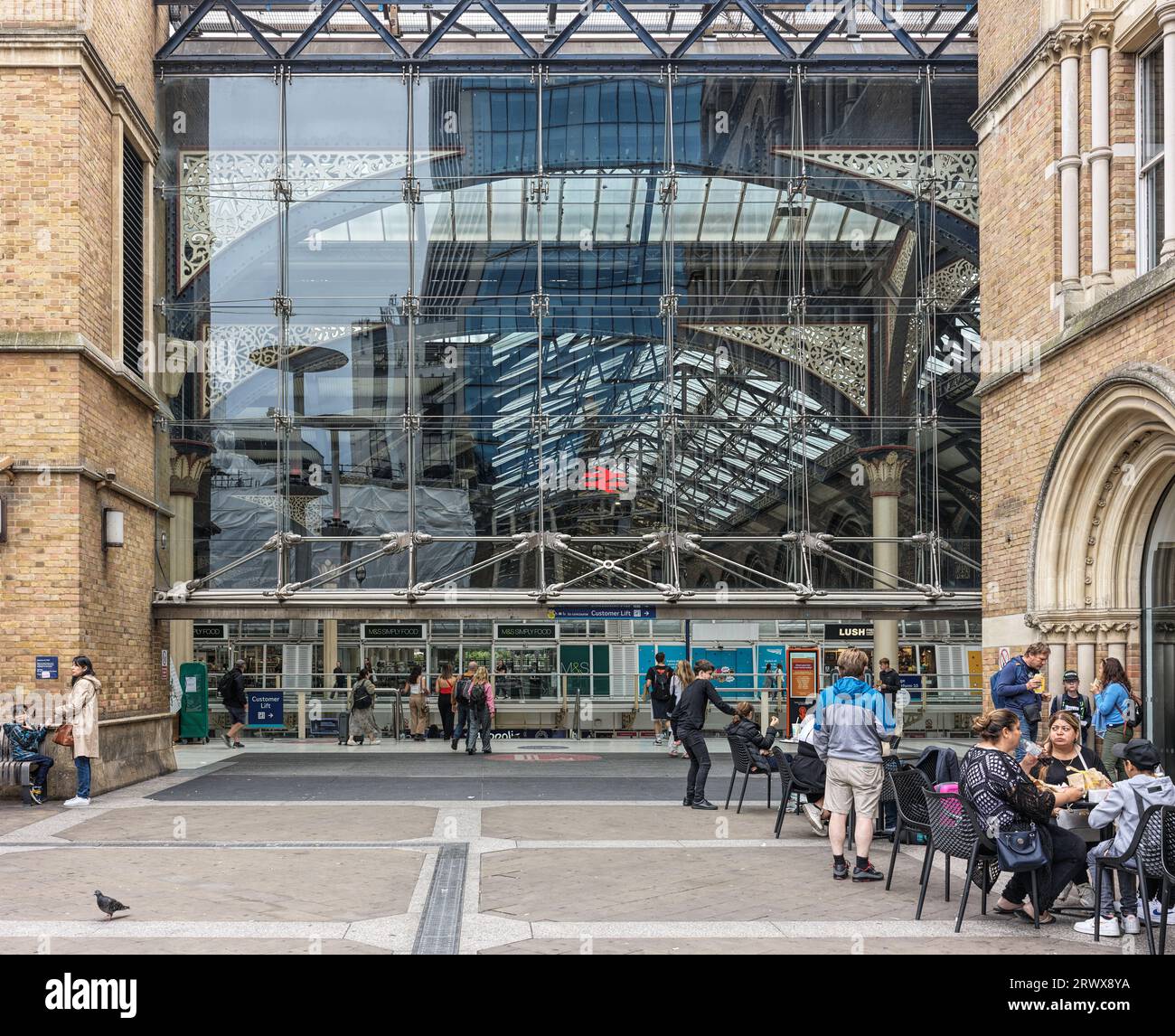 Rail travellers at the Liverpool Street railway station, London ...