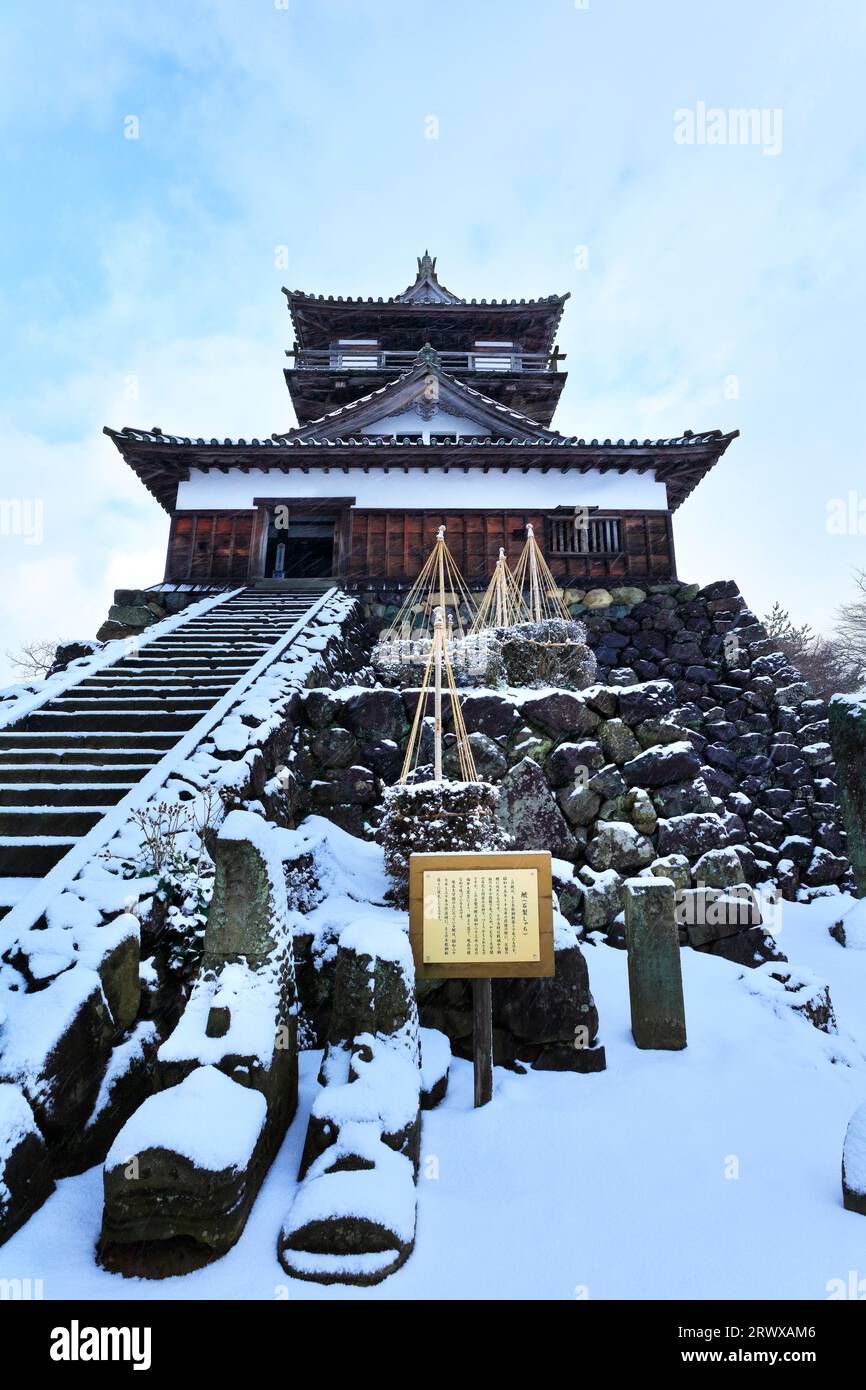 Winter in Hokuriku Snow on the castle keep of Maruoka Castle, the ...