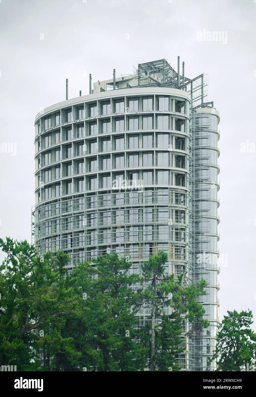 Highrise under construction building hi-res stock photography and ...