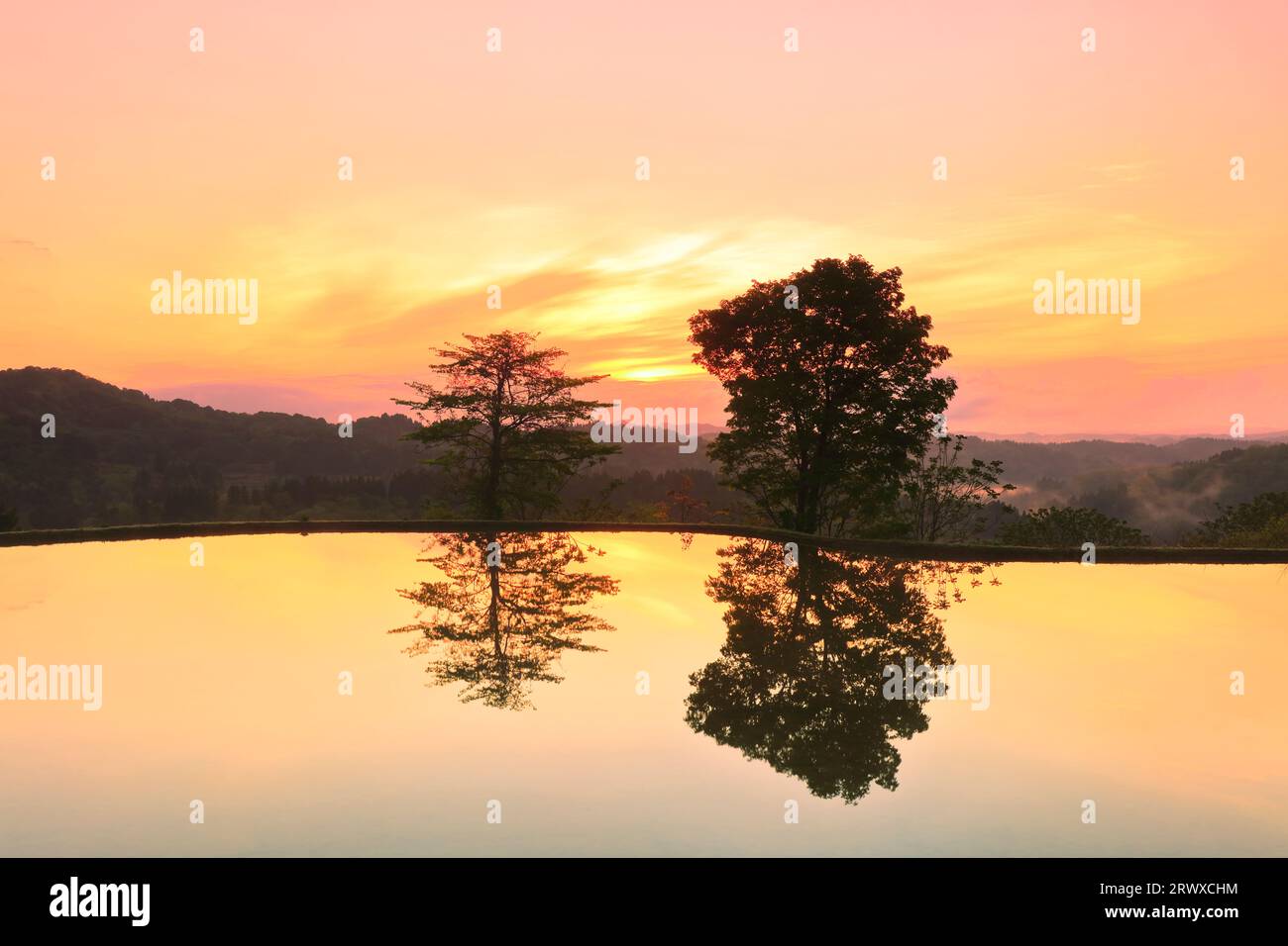 Mirror sky hi-res stock photography and images - Alamy