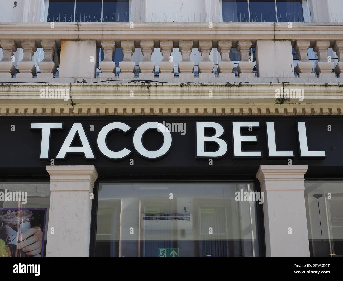 Taco bell restaurant sign hi-res stock photography and images - Alamy