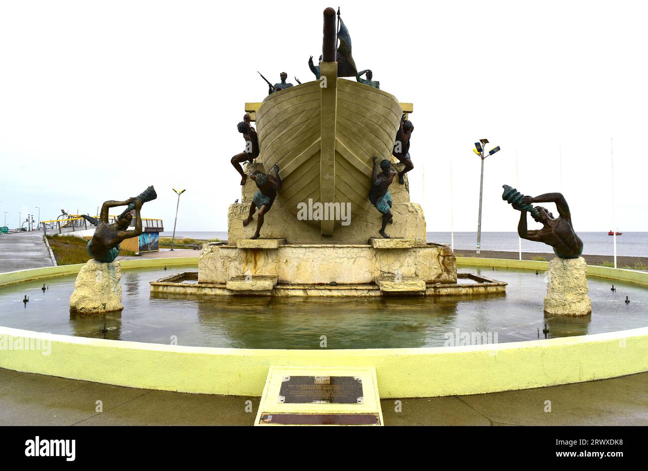Punta Arenas, Monumento a los Tripulantes de la Goleta Ancud. Provincia ...