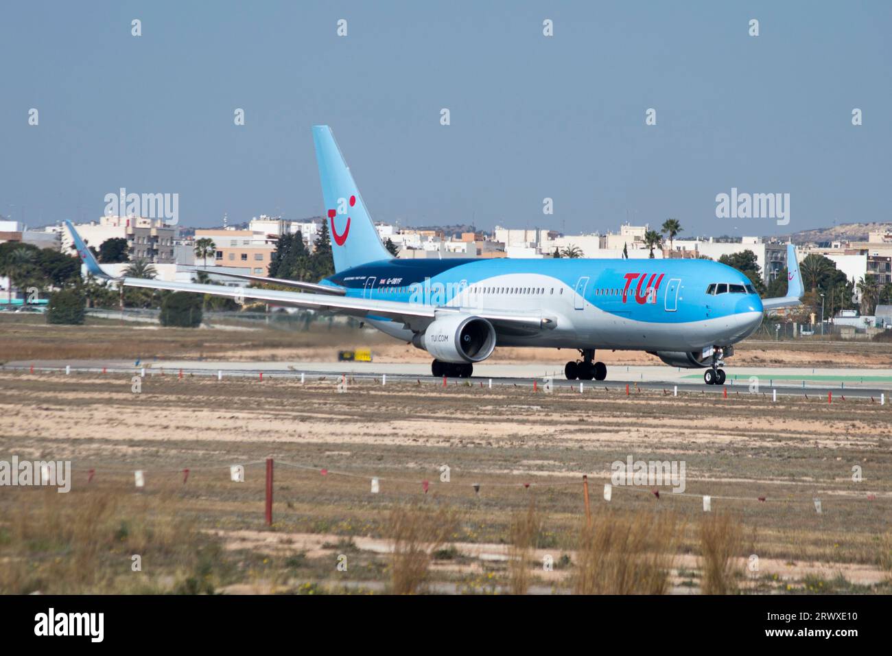 Avión de pasajeros de largo alcance hi-res stock photography and images - Alamy