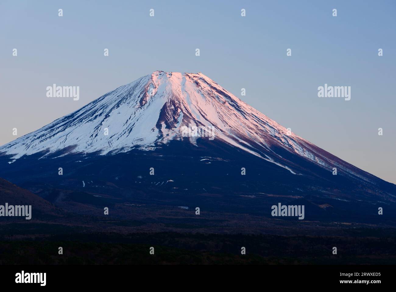 Fuji at dusk from Lake Motosuko, Fuji Five Lakes Stock Photo - Alamy