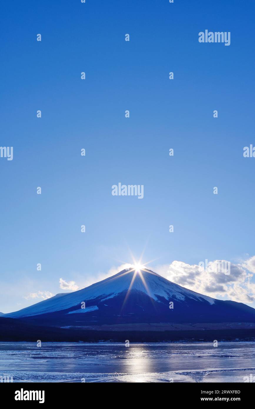 Diamond Fuji seen from Yamanakako Lake in Yamanashi Prefecture Stock ...
