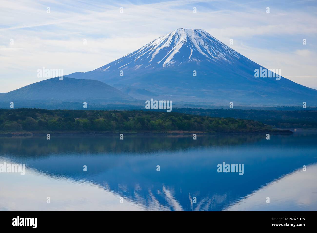 Fuji in early summer reflected in Motosuko Lake, Yamanashi Stock Photo ...
