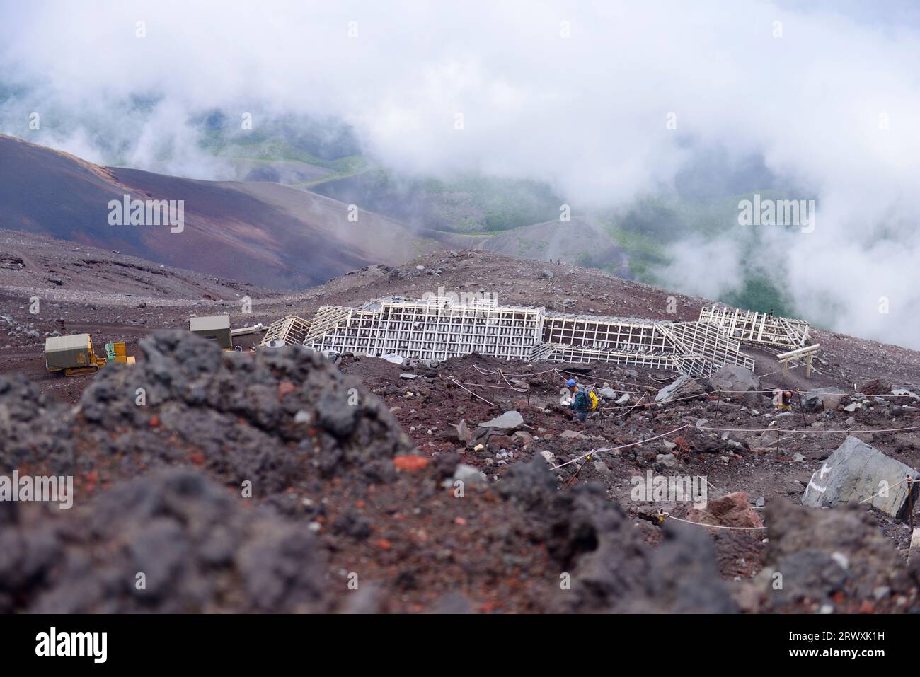 Overhead view of the trail and mountain lodge on the Fujinomiya route ...