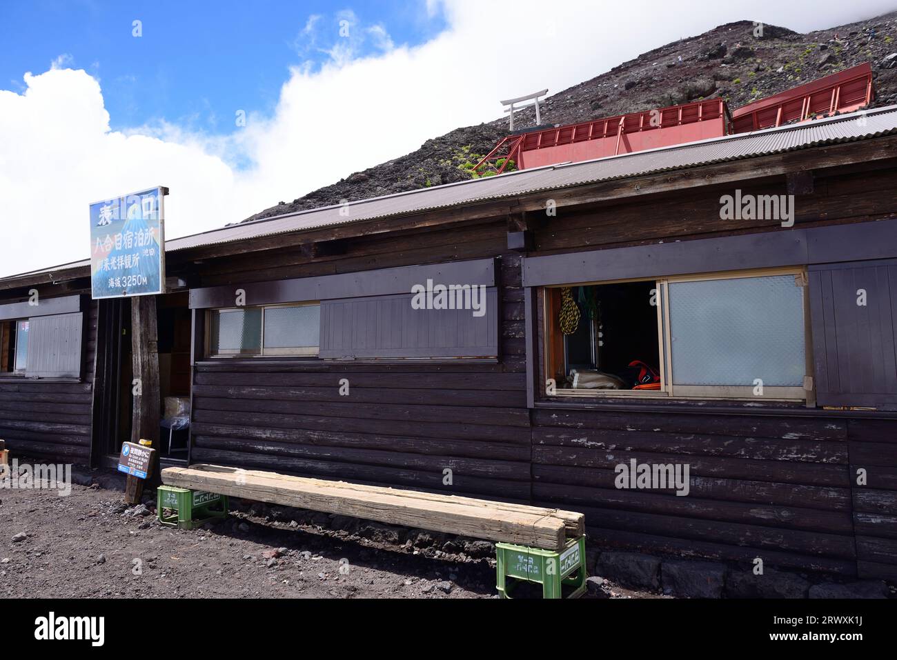 Fujisan Fujinomiya route 8th station Ikedakan Stock Photo - Alamy