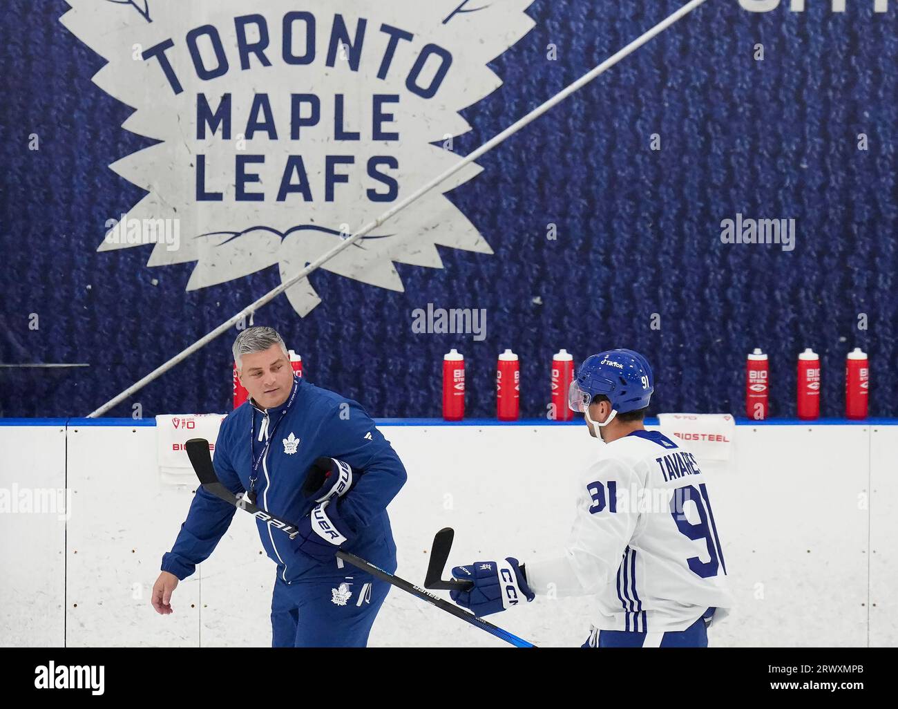 Toronto Maple Leafs head coach Sheldon Keefe, left, talks with Maple ...