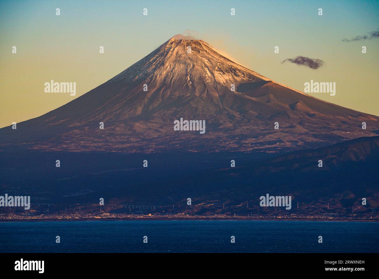 Sunrise on mount fuji hi-res stock photography and images - Alamy