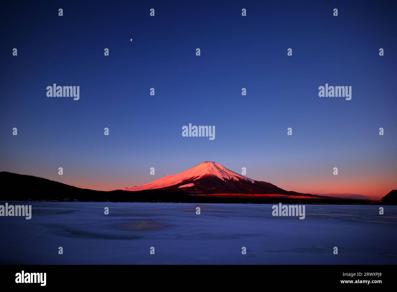 Red fuji dawn from lake hi-res stock photography and images - Alamy