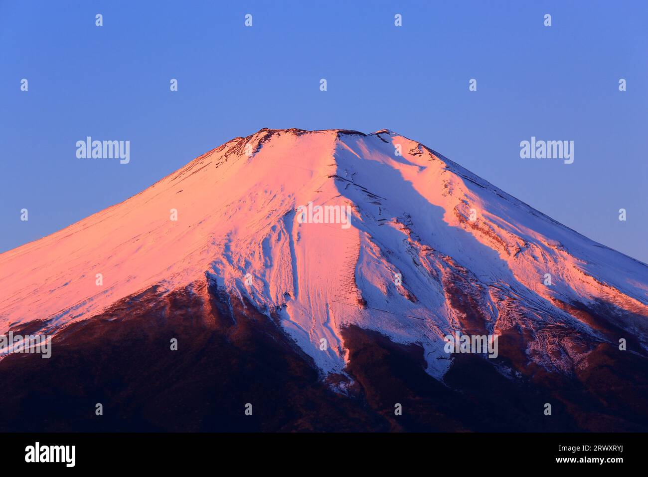 Red Fuji seen from Lake Yamanaka Stock Photo - Alamy