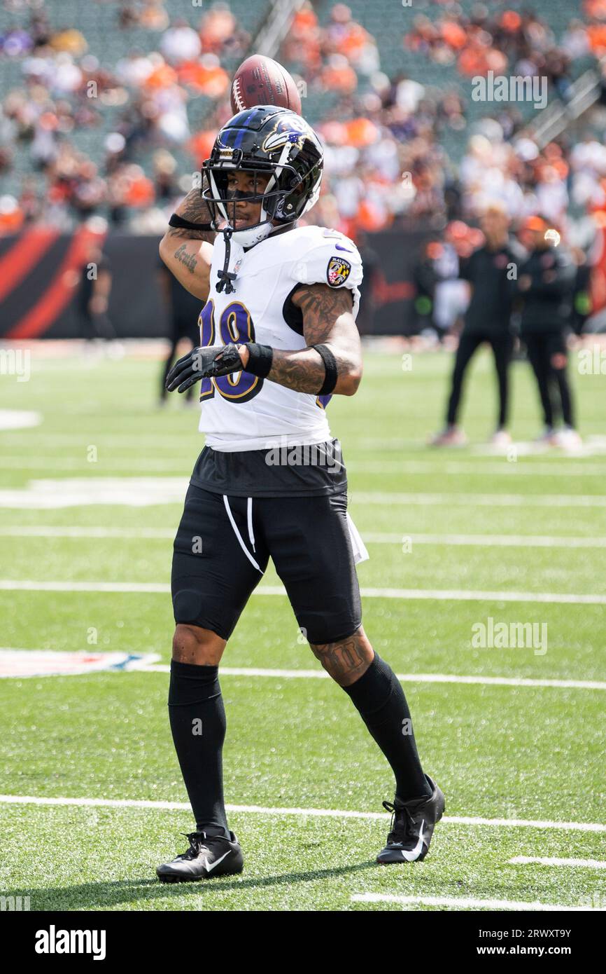 Baltimore Ravens cornerback Ronald Darby (28) warms up before an NFL ...