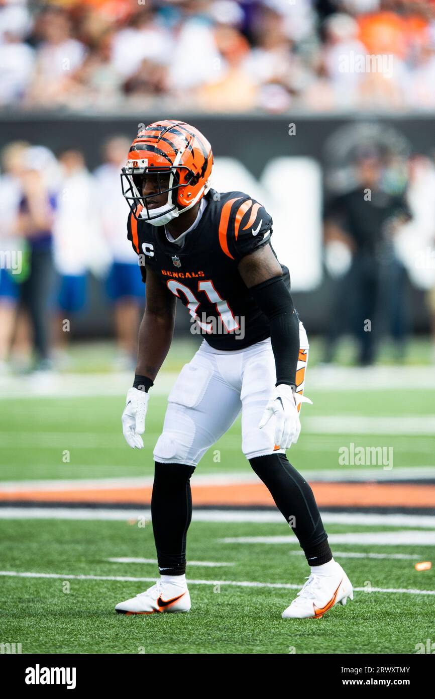 Cincinnati Bengals cornerback Mike Hilton (21) lines up for the play ...