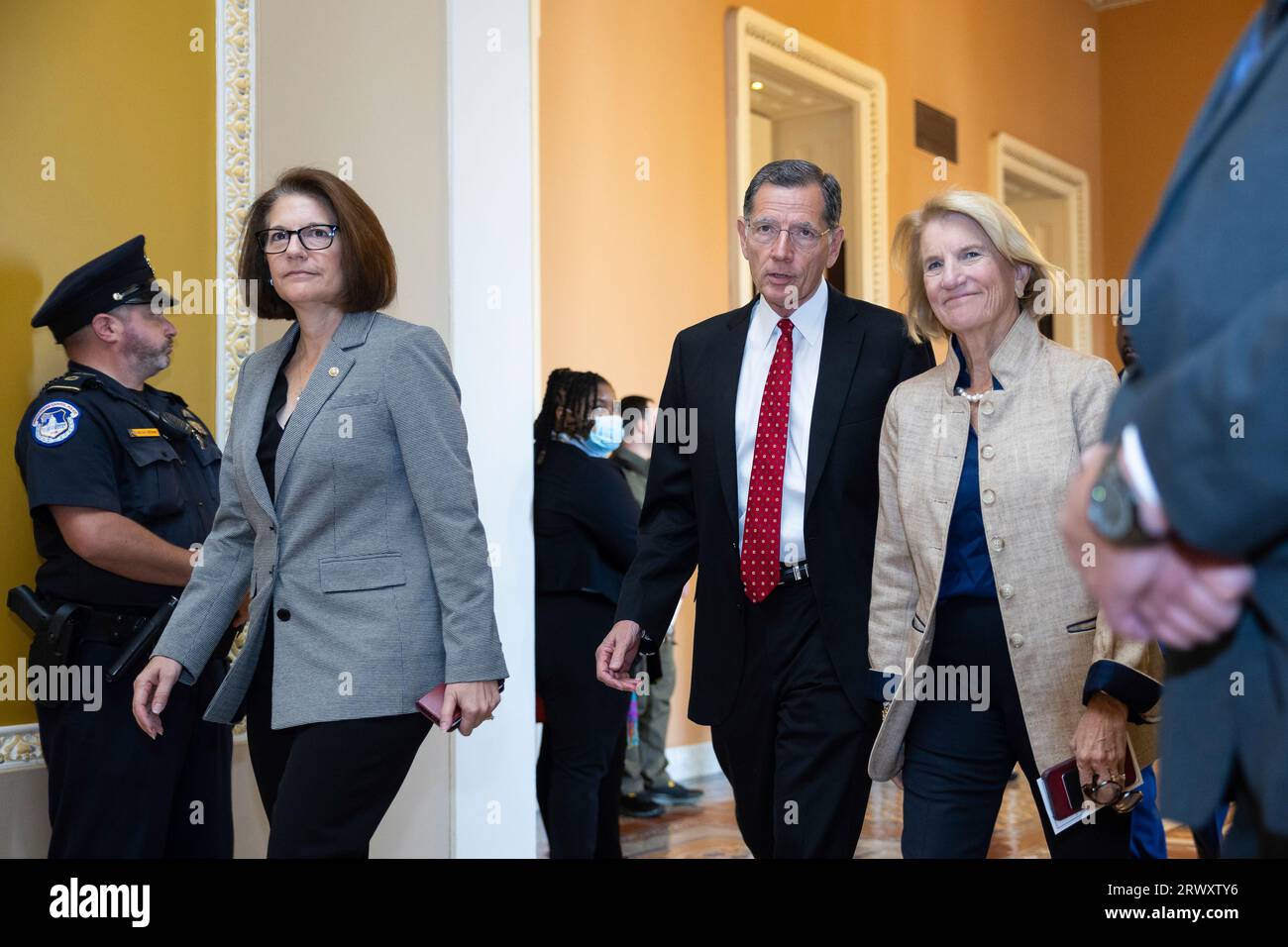 Sens. Catherine Cortez Masto (D-Nev.), John Barrasso (R-Wyo.), and ...