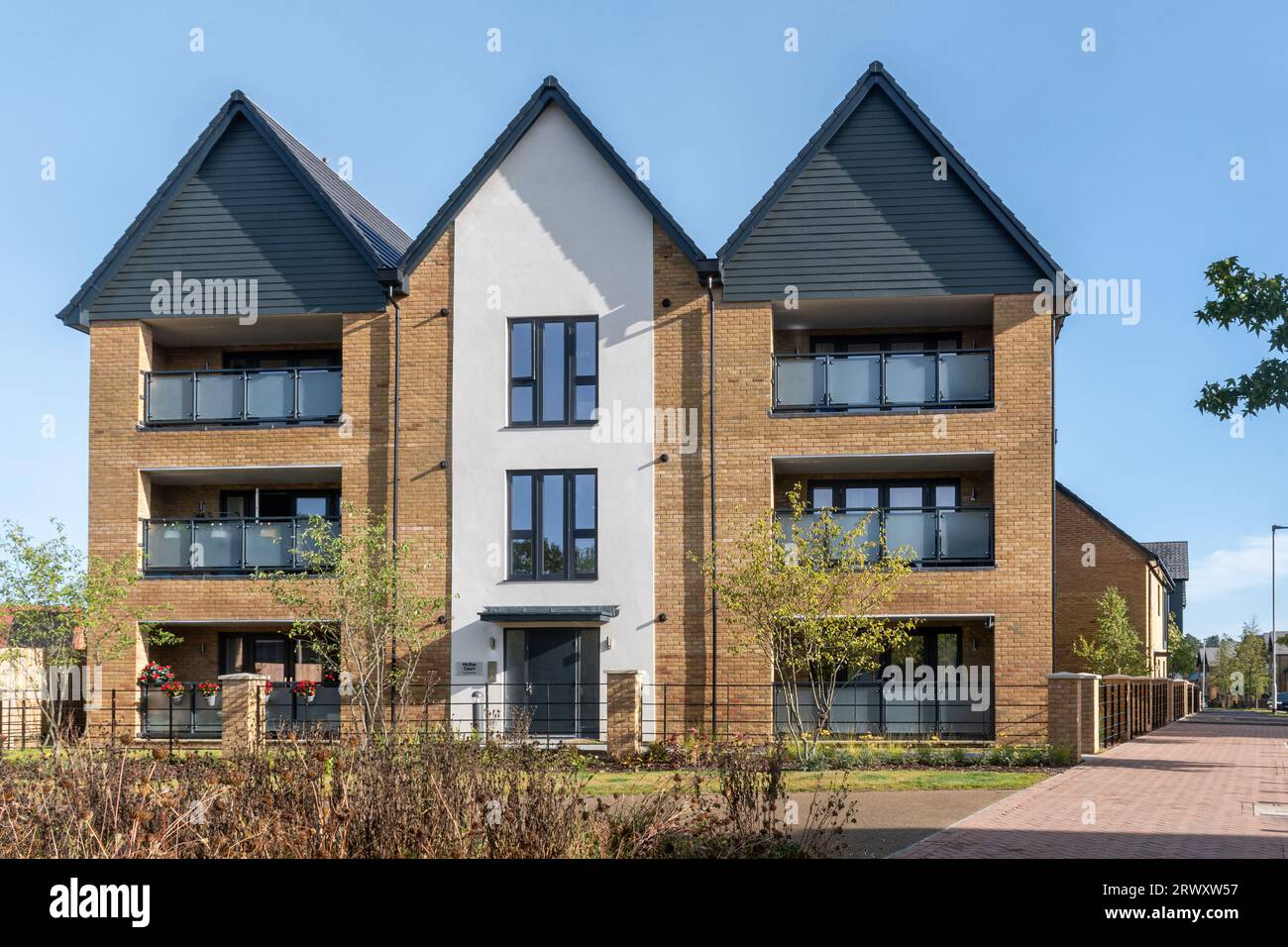 Crowthorne houses hi-res stock photography and images - Alamy