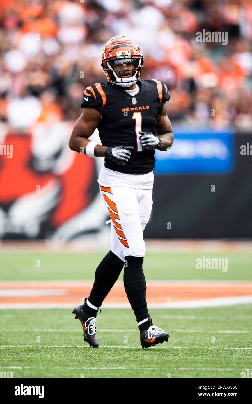 Cincinnati Bengals wide receiver Ja'Marr Chase (1) lines up for the ...