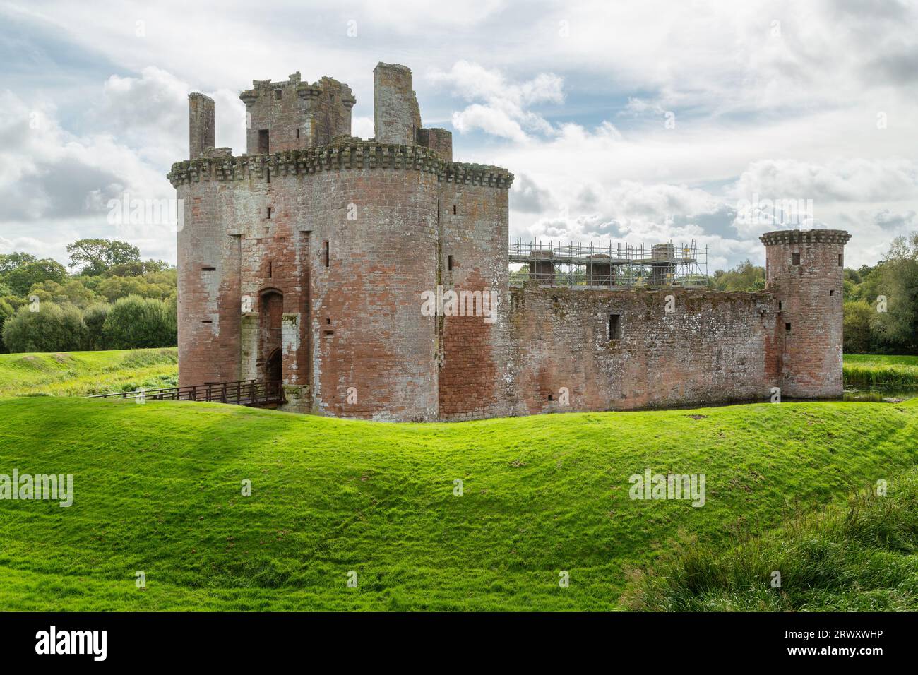 Historic caerlaverock castle hi-res stock photography and images - Alamy