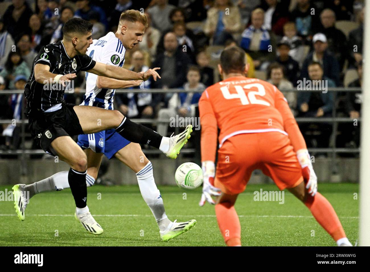Helsinki, Finland. 21st Sep, 2023. Konstantinos Koulierakis of PAOK (L ...