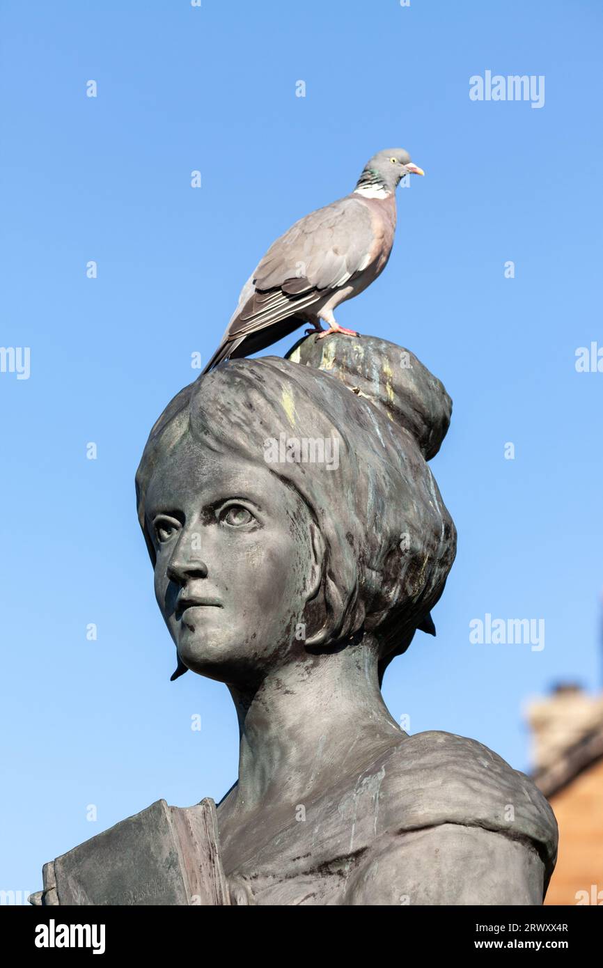 Jean Armour statue the wife of Poet Robert Burns with a pigeon on her ...