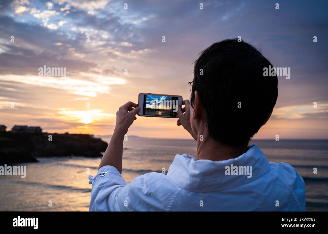 Mobile short depth of field hi-res stock photography and images - Alamy