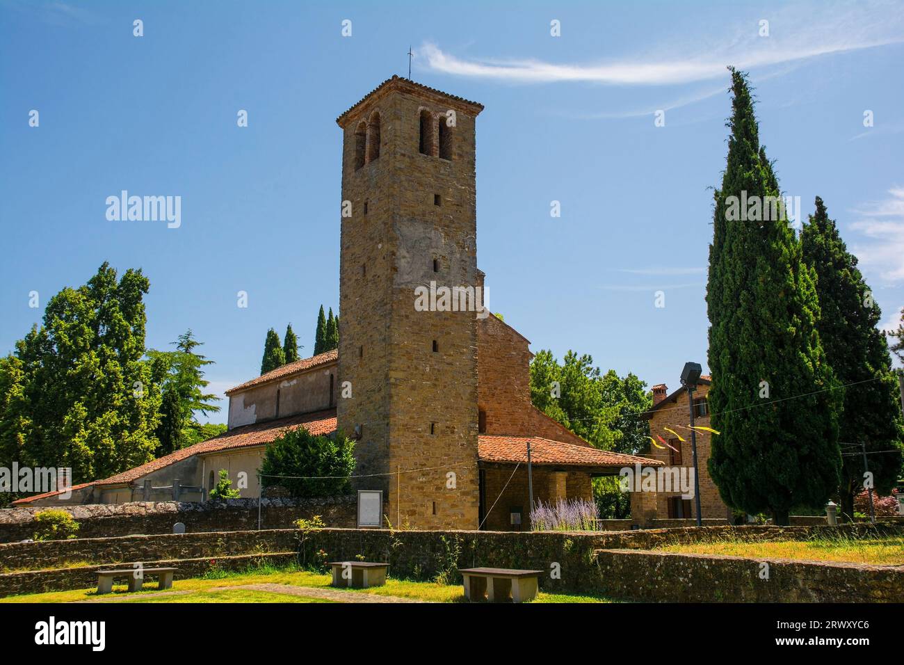 Christian churches in northern italy hi-res stock photography and ...