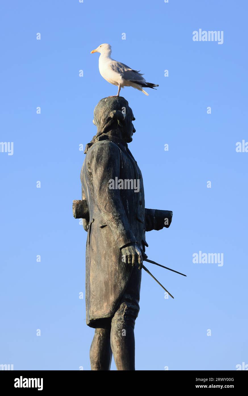 Monument to Capt James Cook, the men who built his Whitby ships for his ...