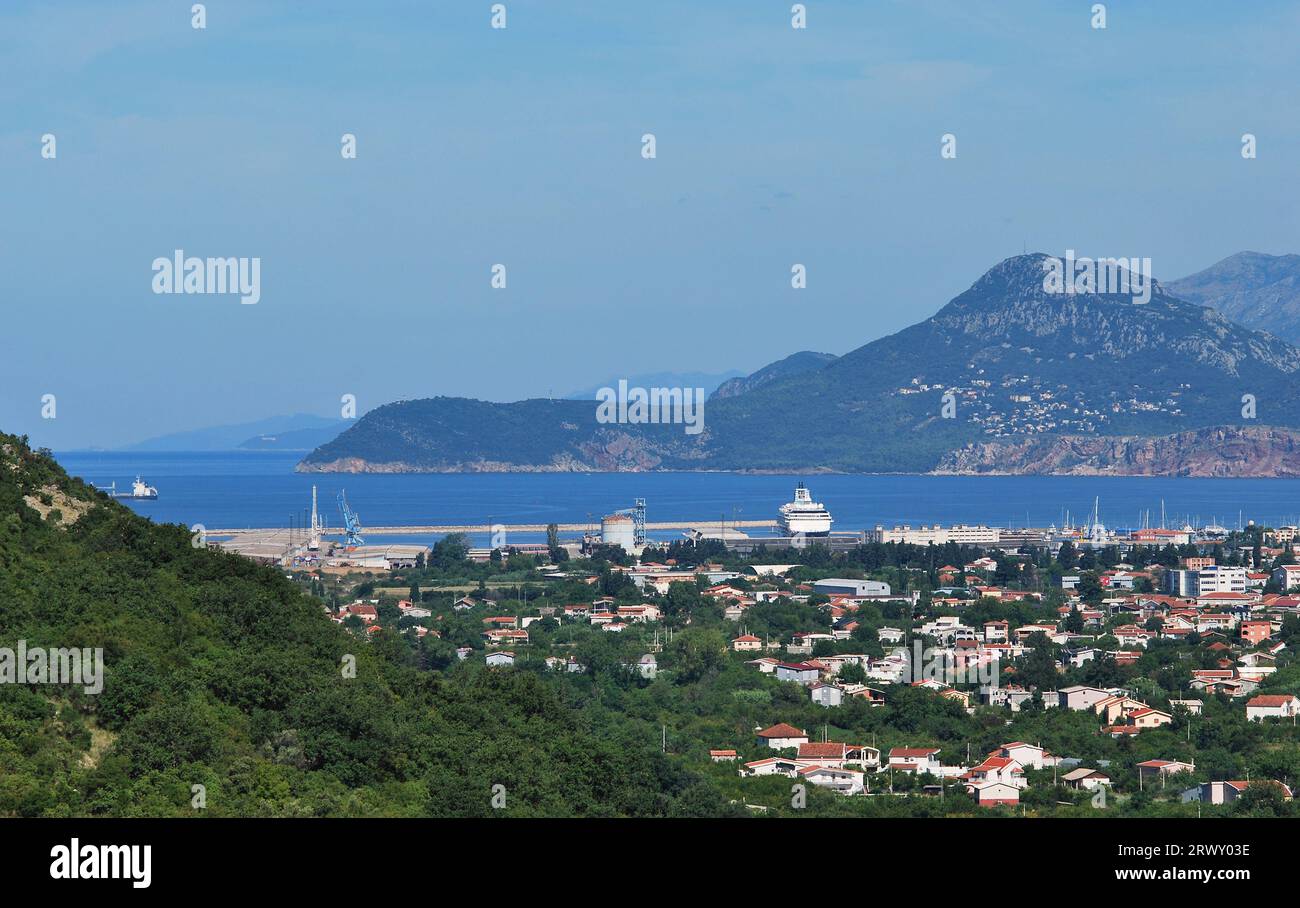Bar port montenegro ship hi-res stock photography and images - Alamy