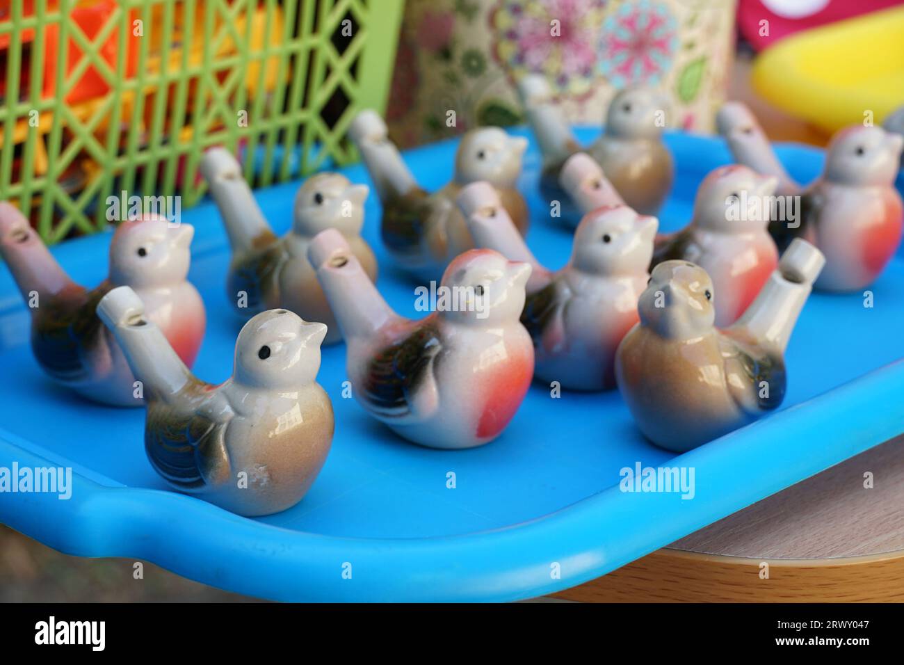 Clay birds hi-res stock photography and images - Alamy