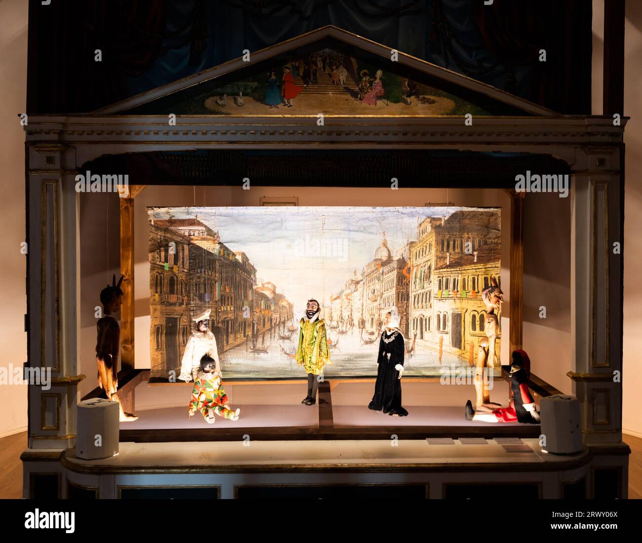 Old puppets theater. Vintage figure, traditional marionette, retro show ...