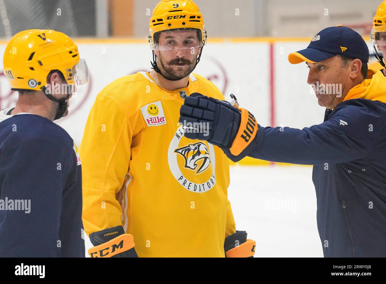 Nashville Predators head coach Andrew Brunette, right, gives ...
