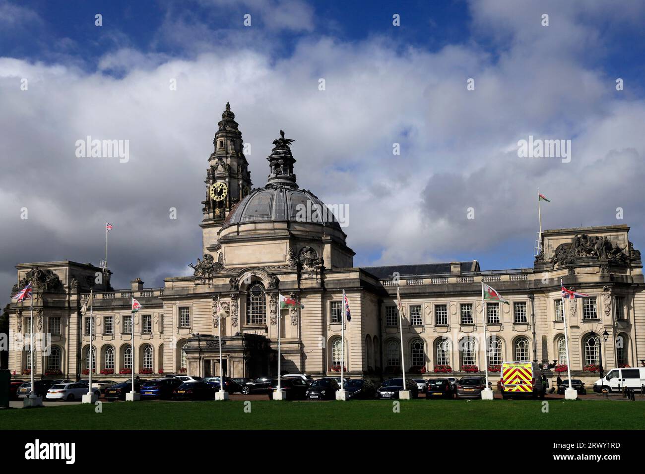 Cardiff City Hall, Cathays Park, Cardiff city centre, Taken September ...