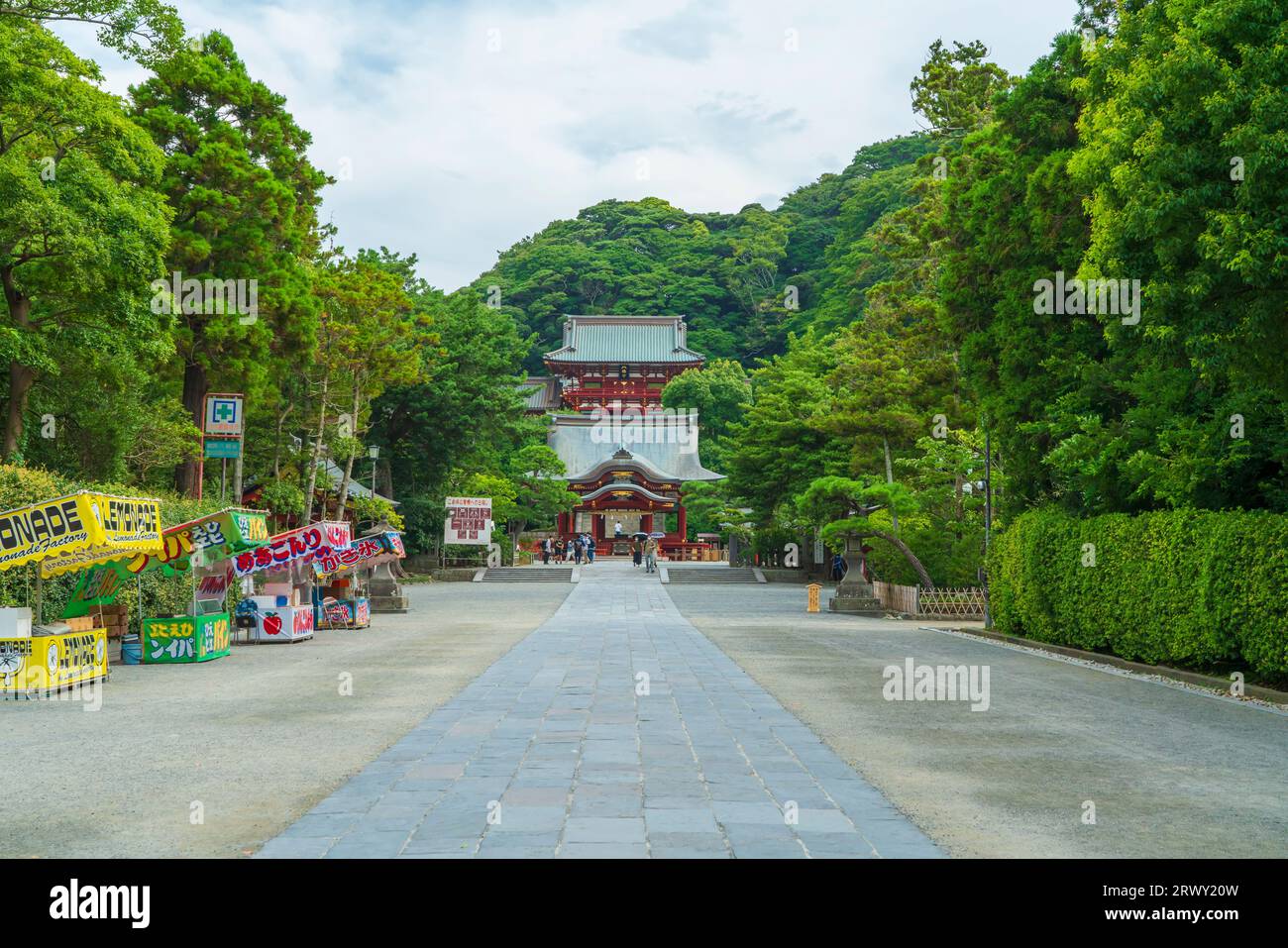 Tsurugaoka Hachimangu Shrine Stock Photo - Alamy