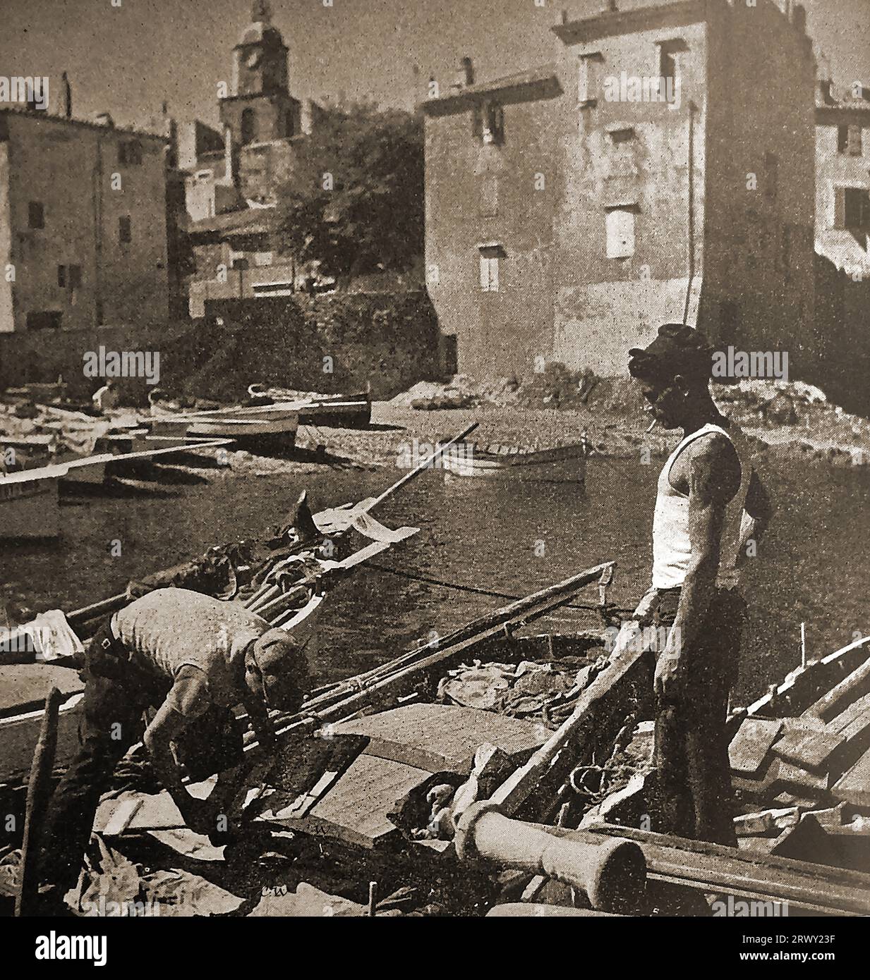 France 1939 - Fishermen at St Tropez Stock Photo - Alamy