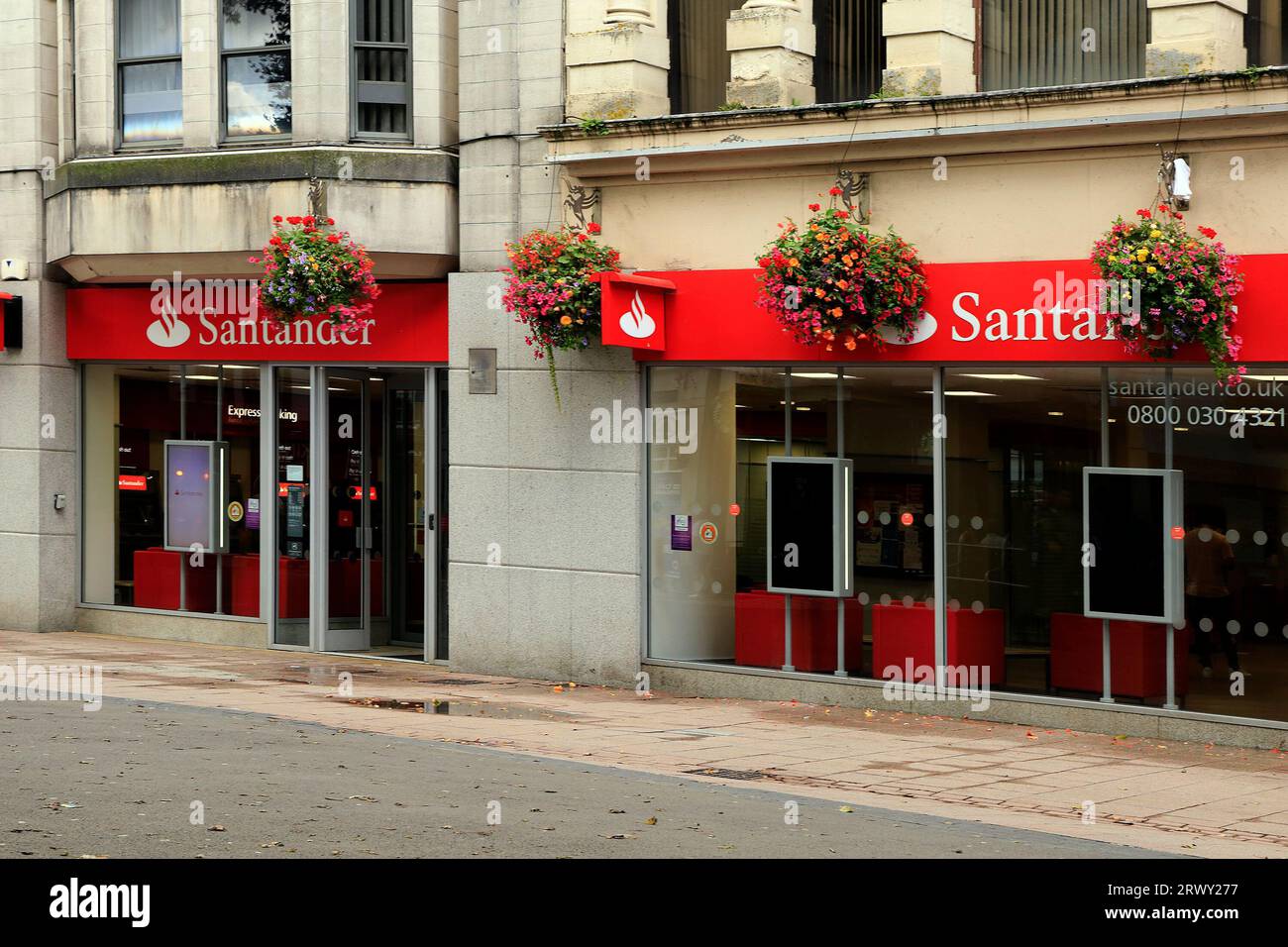 Chain hanging flower hi-res stock photography and images - Alamy