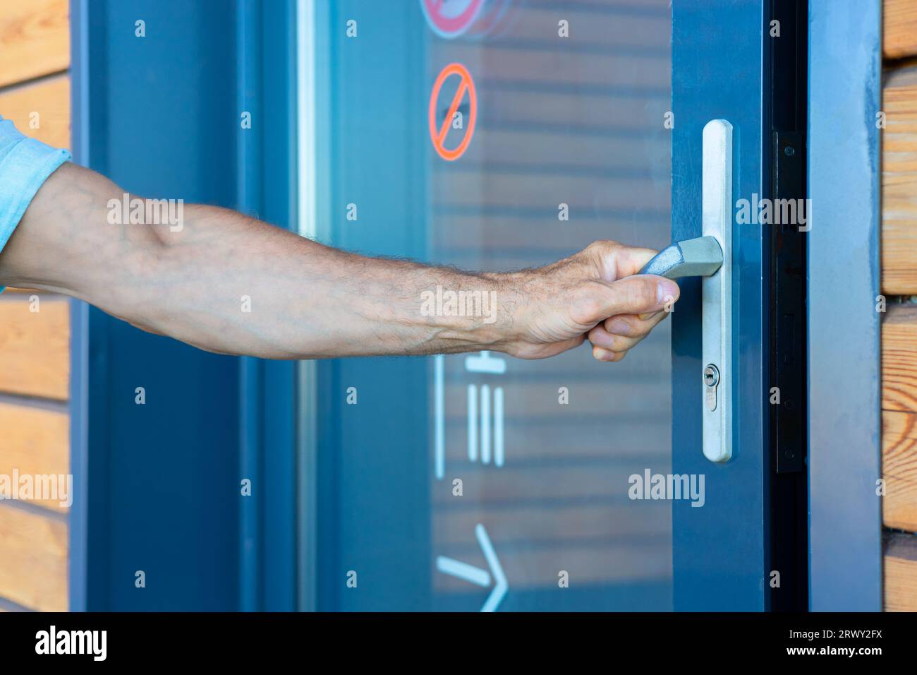 Man opens glass door hi-res stock photography and images - Alamy