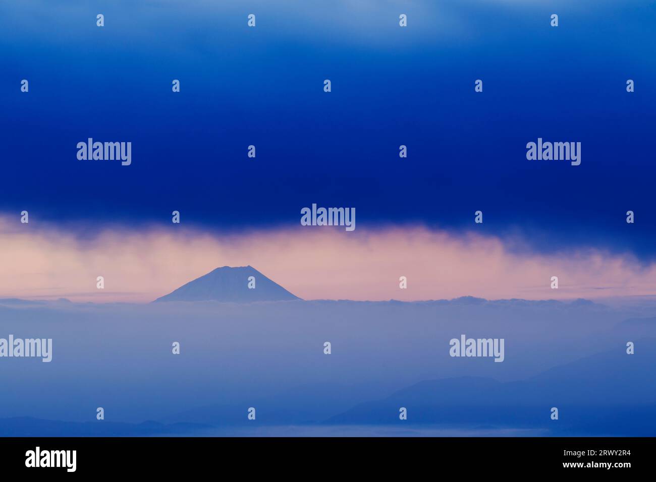 Fuji at dawn from Takabotchi Plateau Stock Photo - Alamy