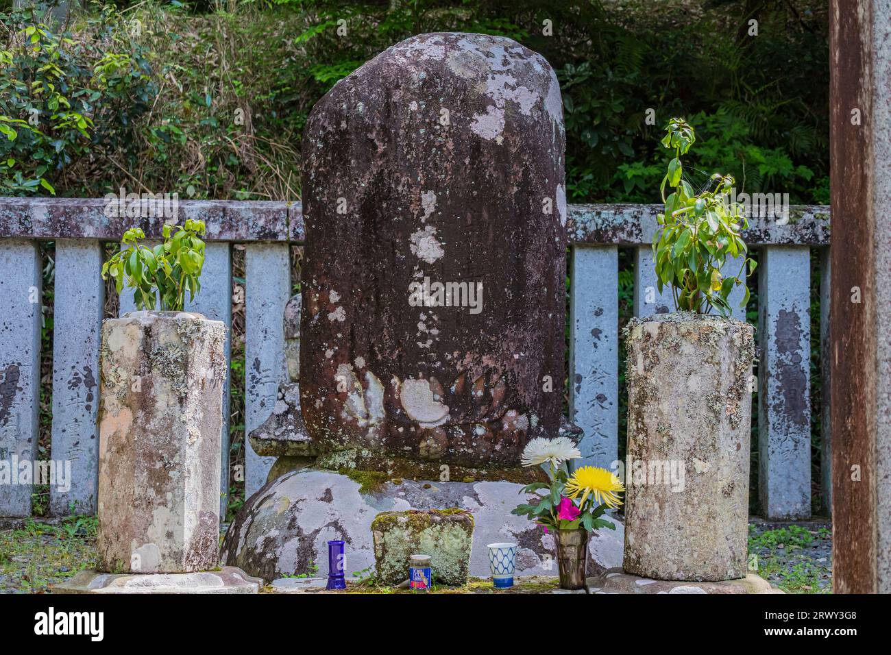 Shuzenji Onsen The tomb of Minamoto no Yorie, the second shogun of the ...