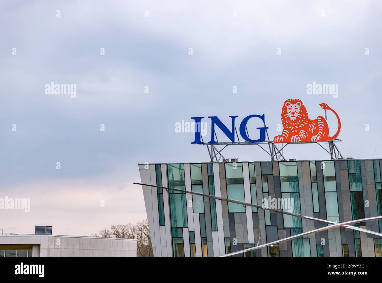 A picture of the ING Bank logo atop an office building Stock Photo - Alamy