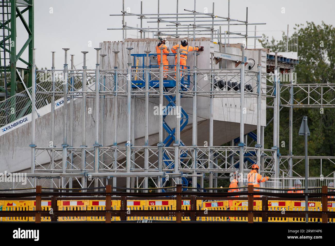 Hs2 viaduct works hi-res stock photography and images - Alamy