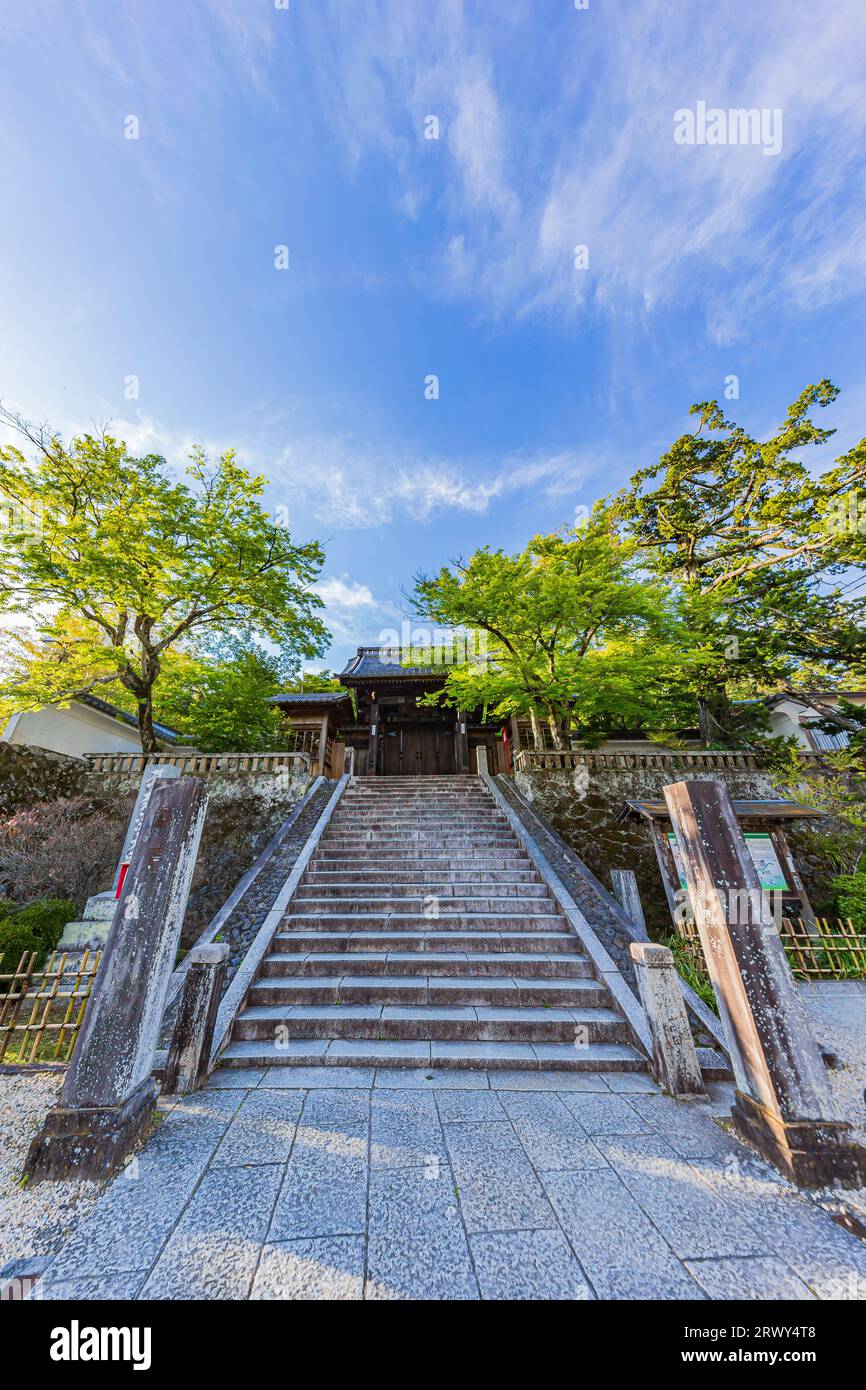 Izu Shuzenji Temple, renovated in 2014, and the blue sky before sunset ...