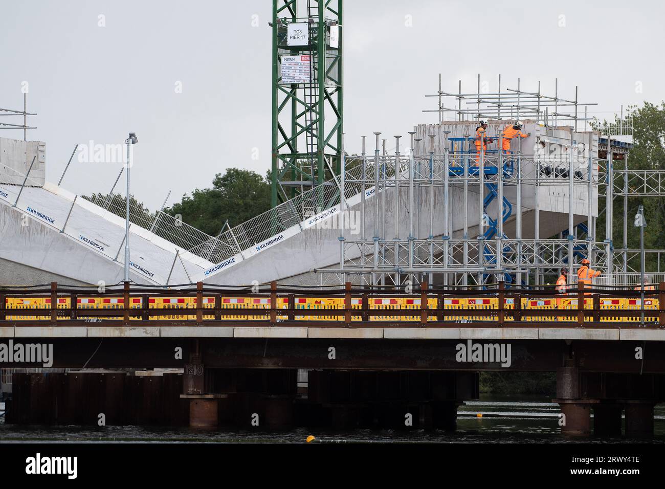 Hs2 viaduct works hi-res stock photography and images - Alamy