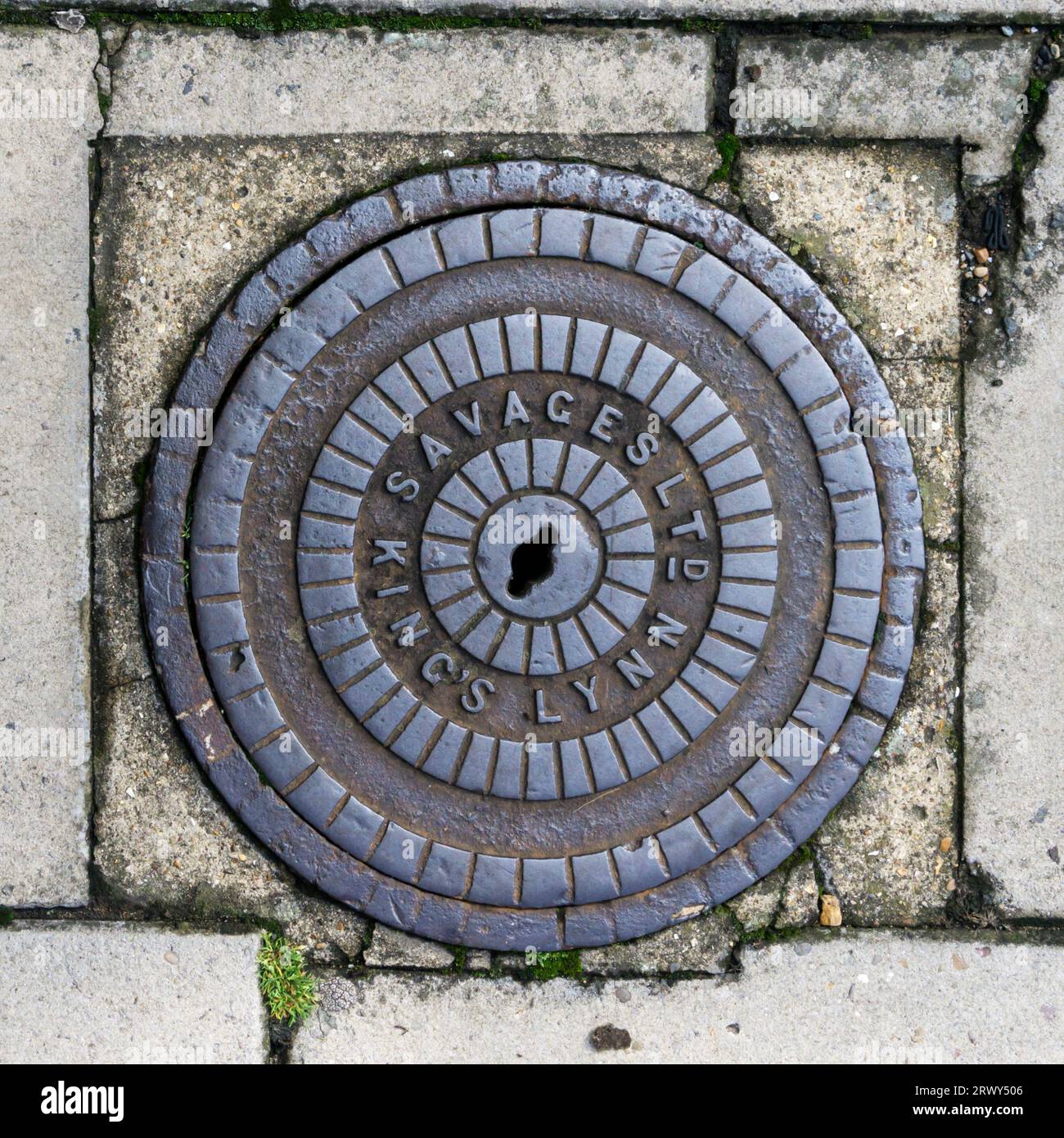 Coal hole covers hi-res stock photography and images - Alamy