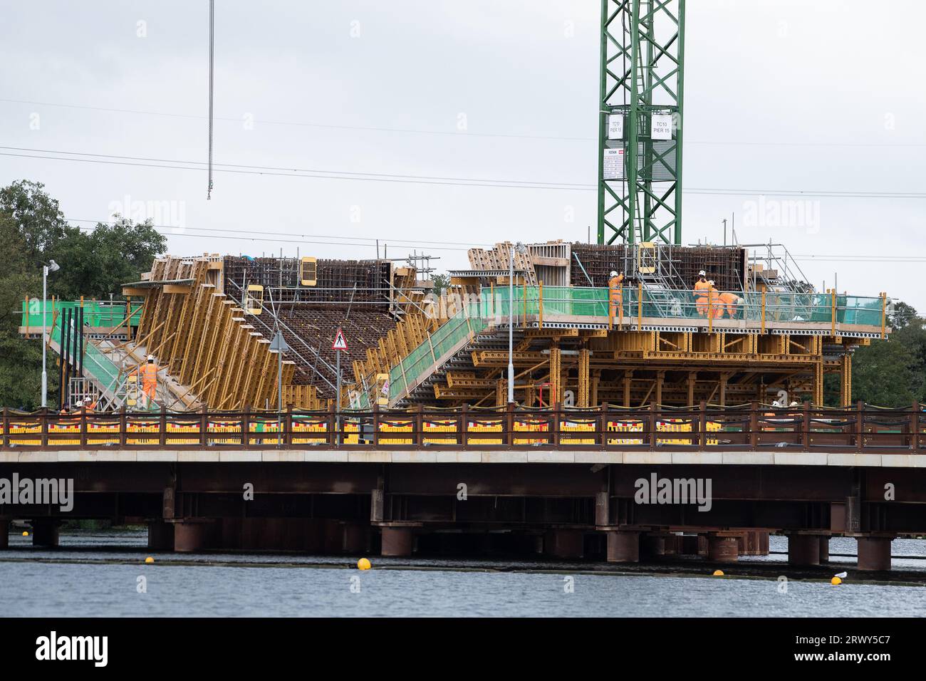 Hs2 viaduct works hi-res stock photography and images - Alamy