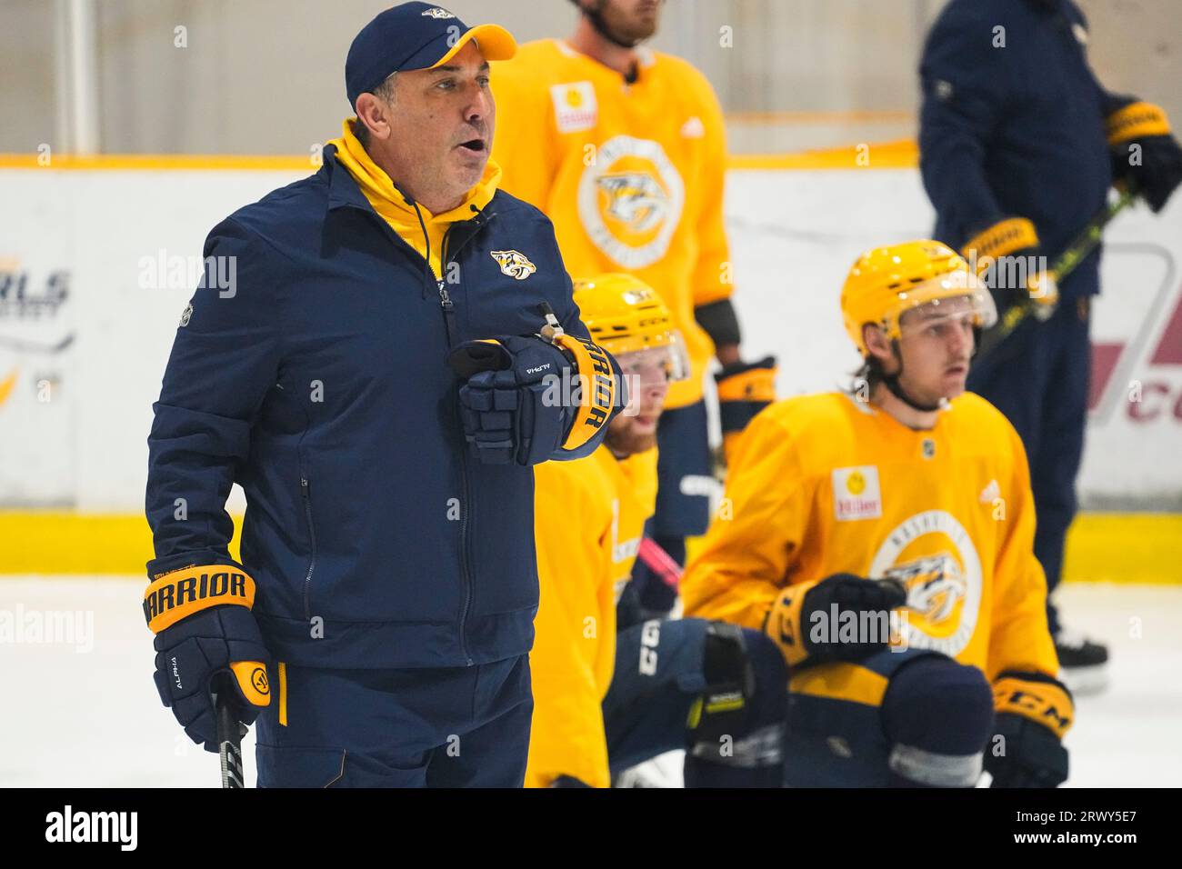 Nashville Predators head coach Andrew Brunette yells instructions to ...