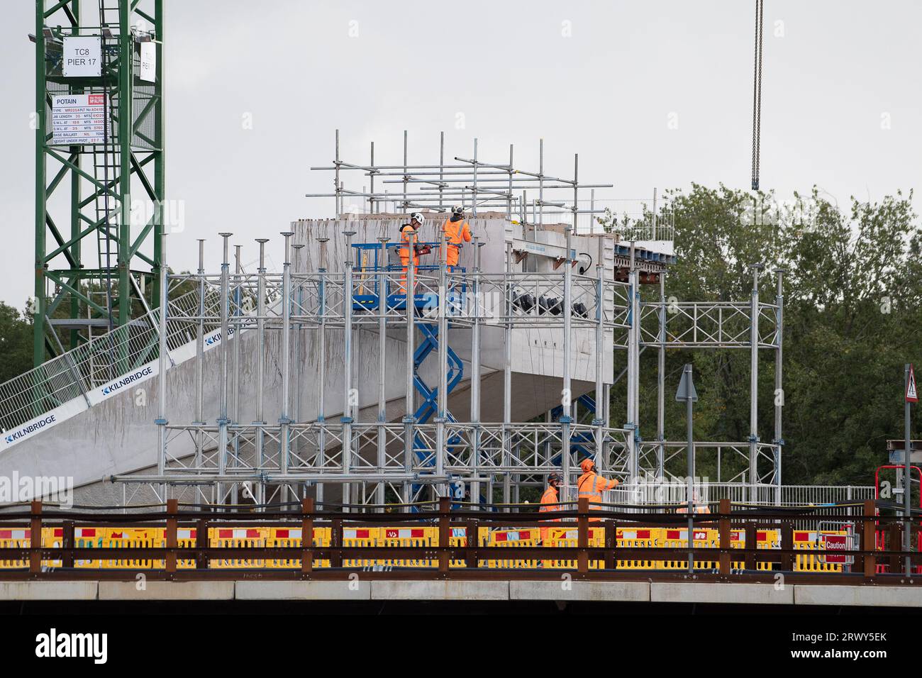 Hs2 viaduct works hi-res stock photography and images - Alamy