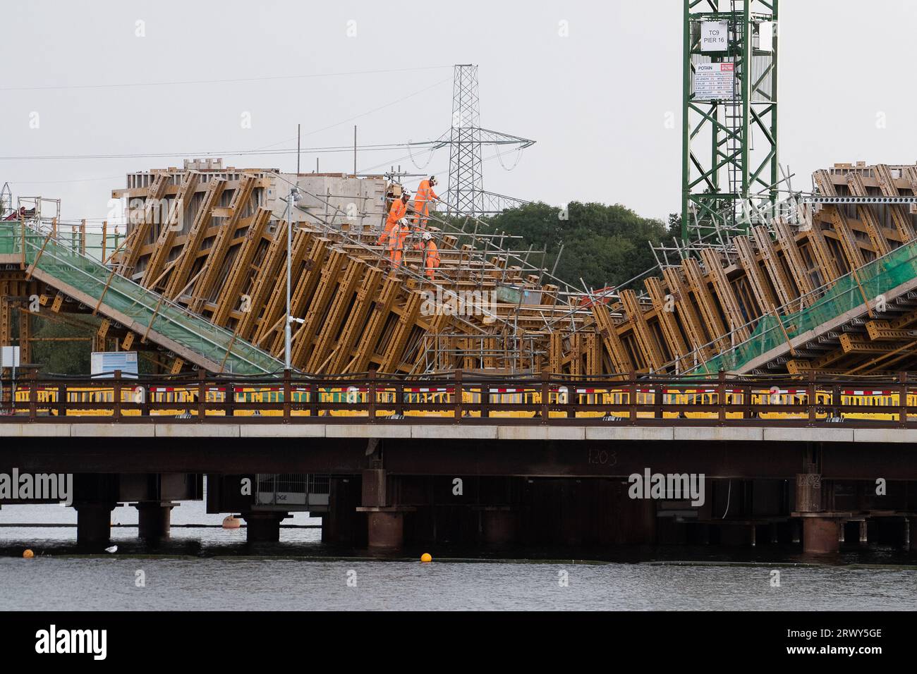 Harefield, UK. 21st September, 2023. HS2 Phase 1 work is continuing on ...