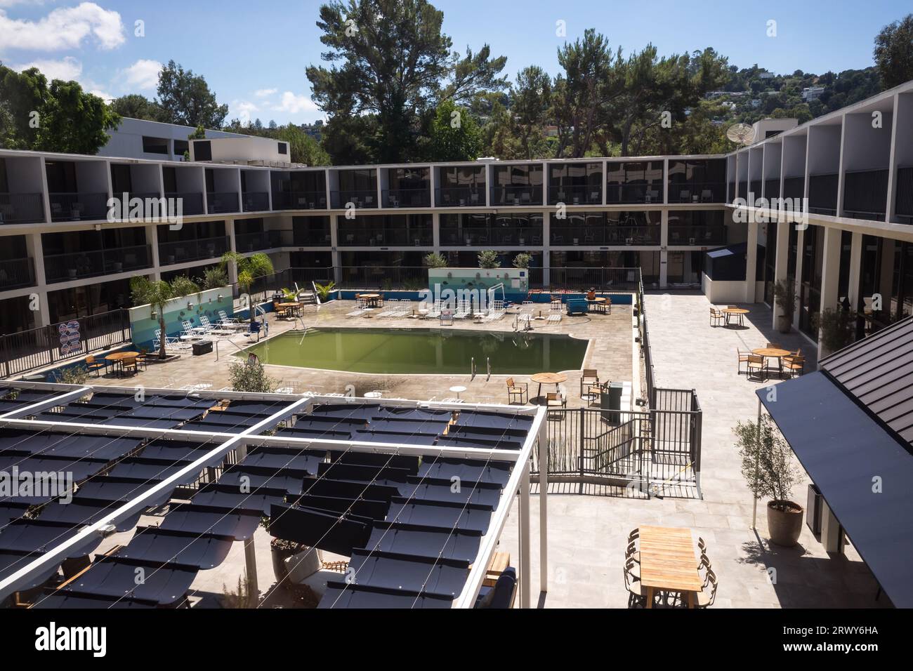 Los Angeles, USA. 21 Aug, 2023. Pool flooding after a big storm Stock ...