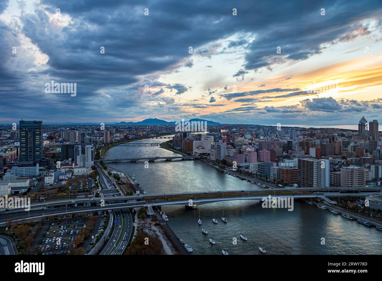 Beautiful sunset and the cityscape along the Niigata Shinano River ...